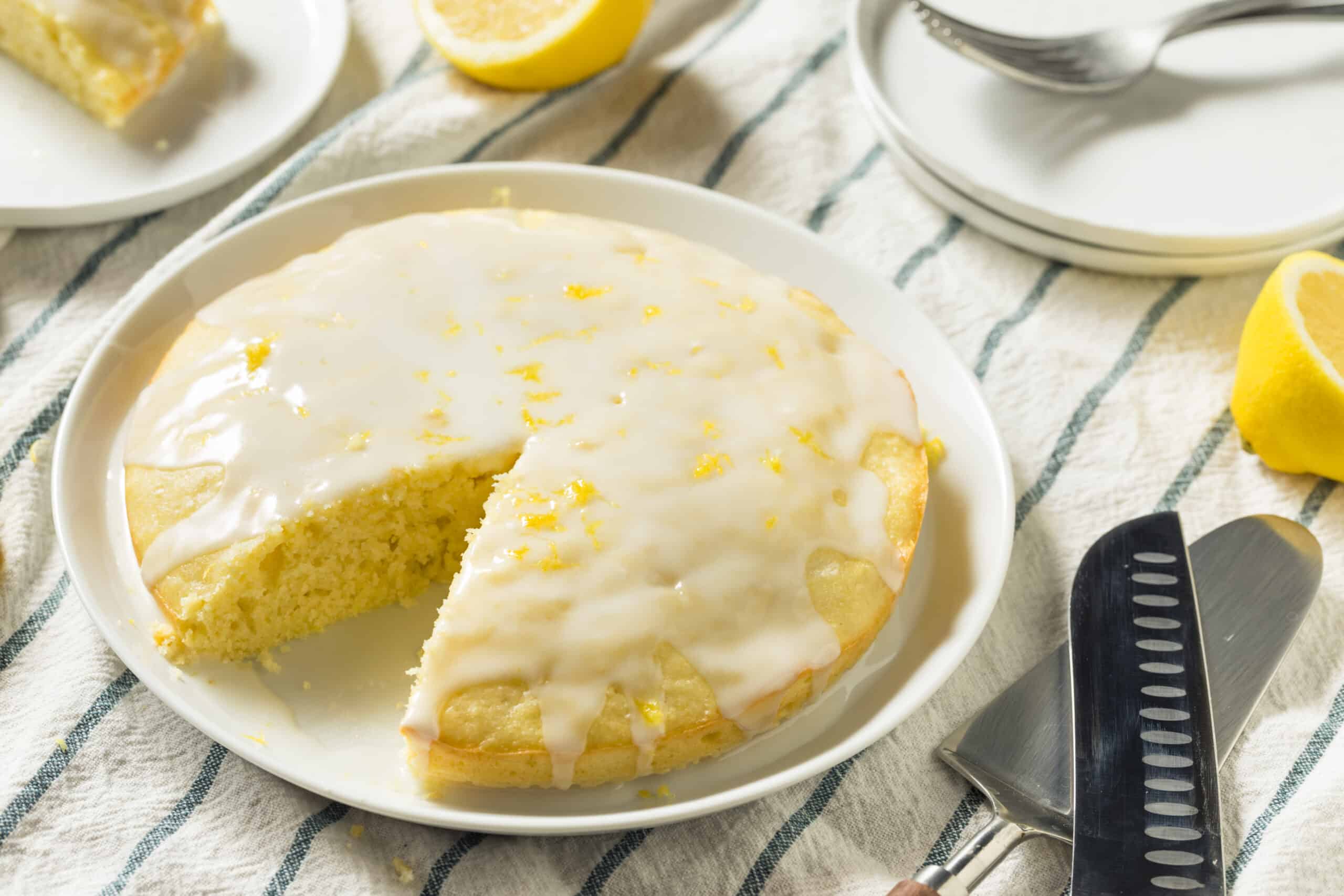 Lemon frosted cake - GreedyPanda Foodie Blog